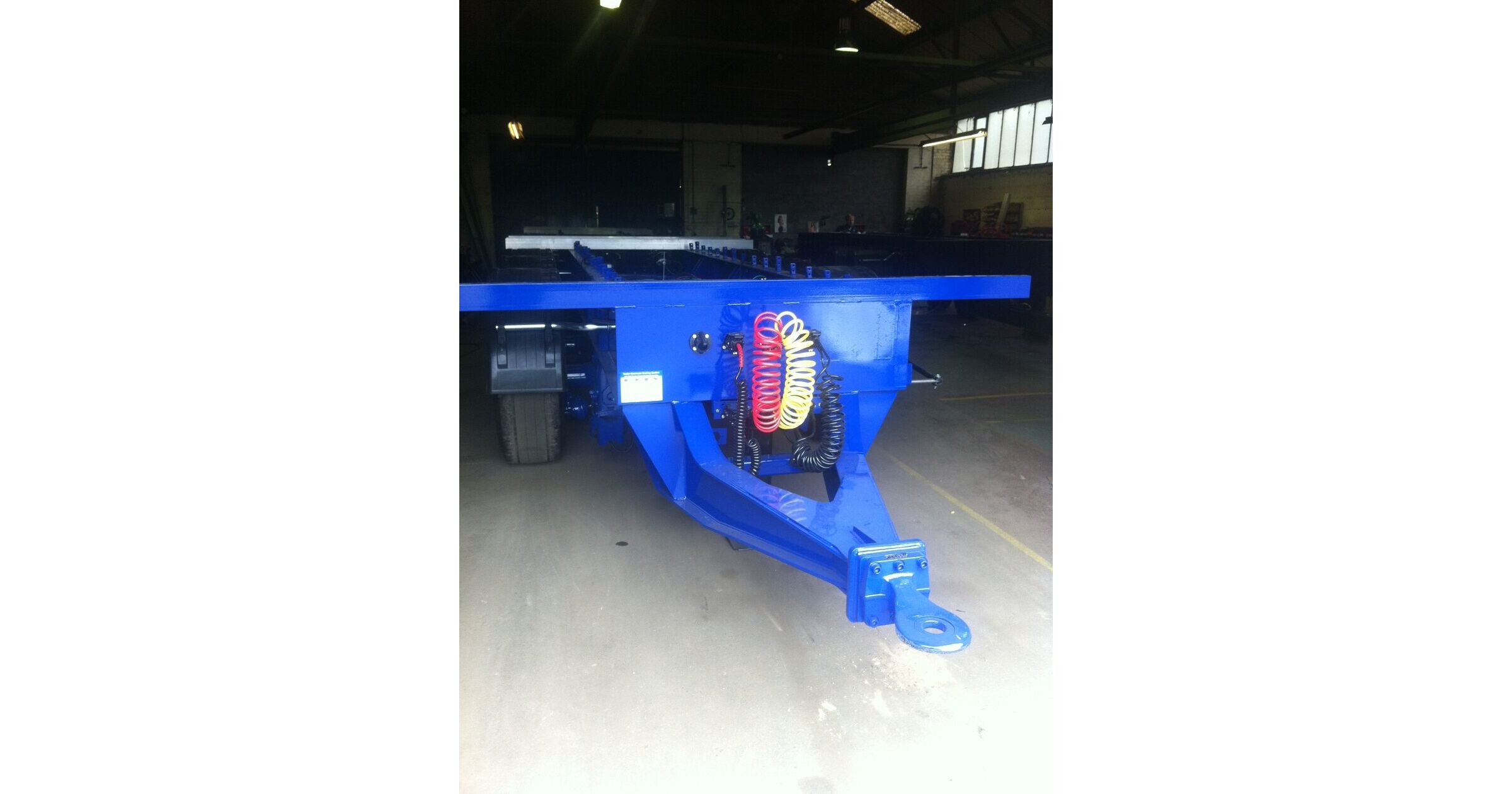 Centre axle drawbar trailer